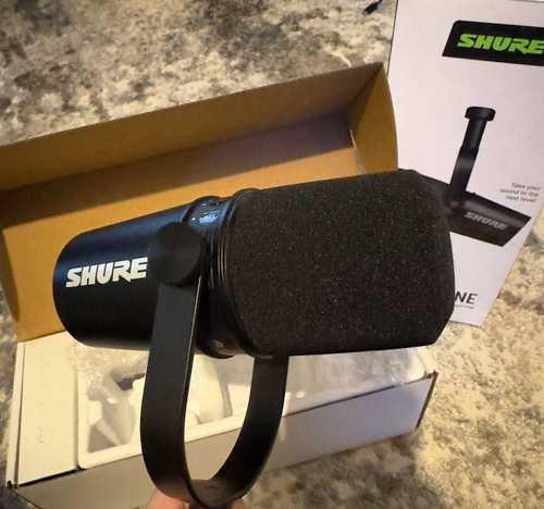 Студийный микрофон Shure MV7-K Podcast Microphone