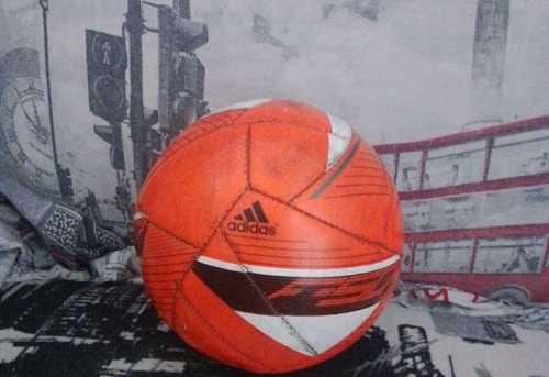 Футбольный мяч adidas (размер mini)