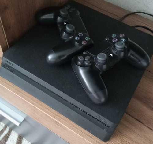 Sony "PlayStation 4 Slim"