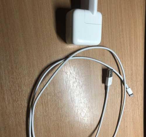 Блок зарядки на iPhone 10W (провод в комплекте)