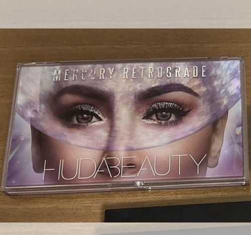 Палетка теней Huda Beauty