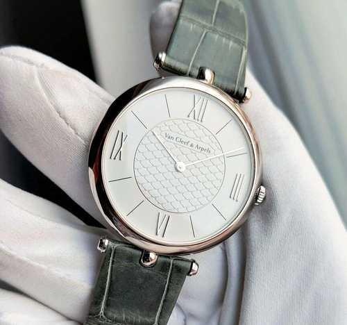 Van Cleef & Arpels Pierre Arpels 38mm 18K gold