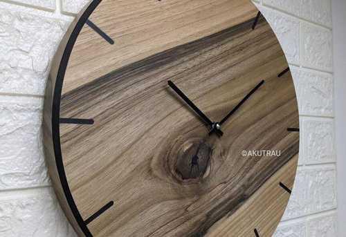 Настенные часы из дерева со смолой