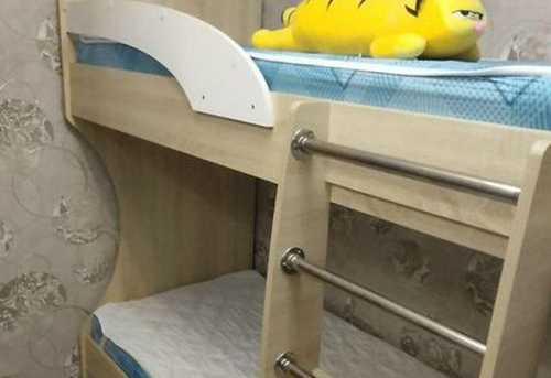 Детская двухярусная кровать с 2 выдвижными ящиками
