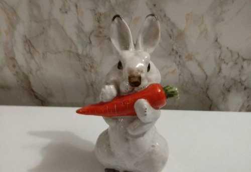 Фарф."Заяц с морковкой". Авт.Е.Чарушин,лфз