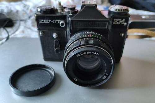 Зеркальный фотоаппарат Зенит ем, Helios-44M