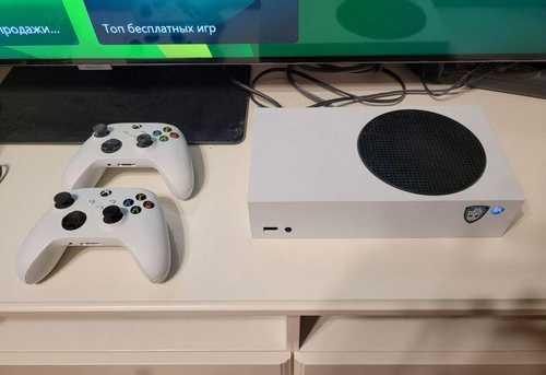 Microsoft Xbox Series S с 2 геймпадами