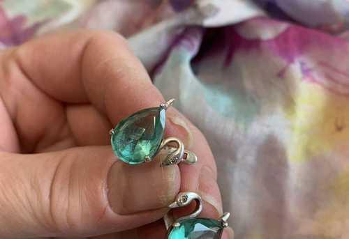 Серебряные серьги с зеленым кварцем