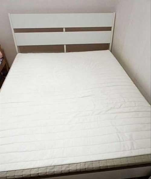 Кровать двухспальная IKEA с матрасом 160 200