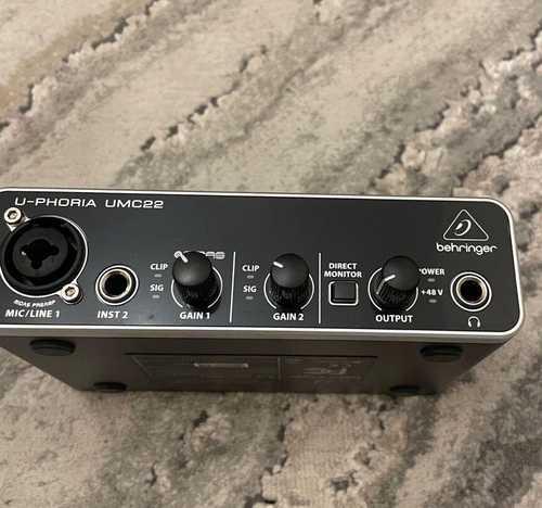 Звуковая карта behringer umc22