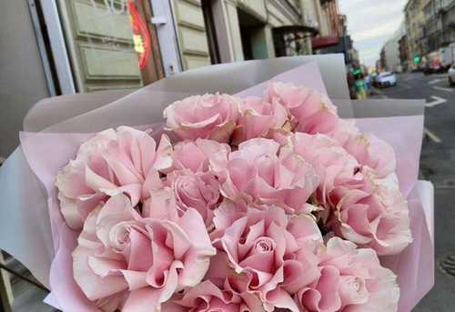Розовые французские розы