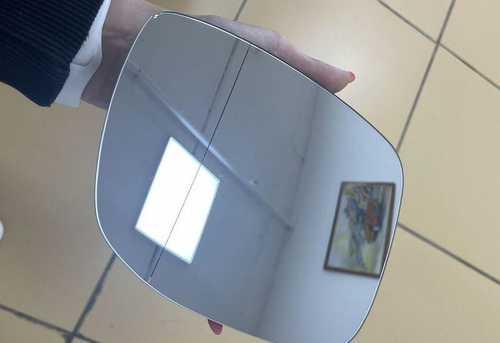 Стекло бокового зеркала на Mazda CX-5