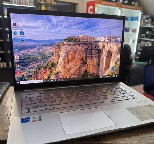 Отличный Asus VivoBook K513e Core i5/16/512/oled