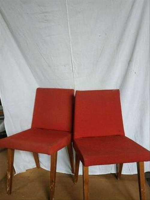 Винтажные стулья и стол