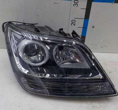 Фара правая на Kia Mohave 921022J660