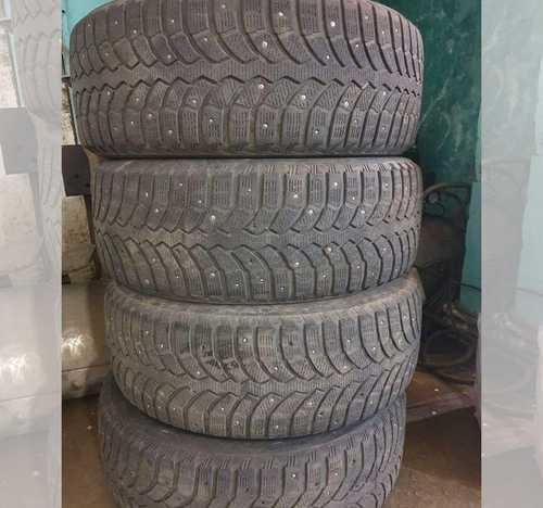 Bridgestone Blizzak Spike-01 235/60 R18