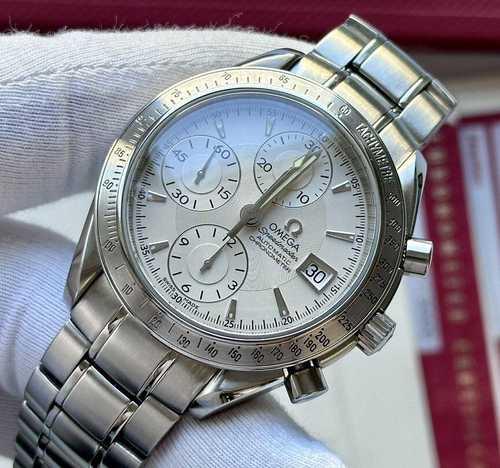 Omega Speedmaster Date. 40mm