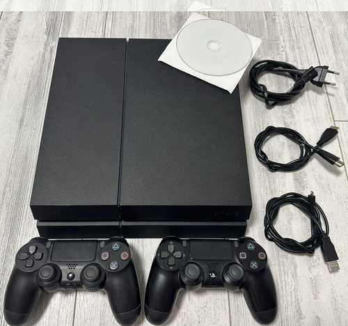 Sony PlayStation 4 FAT, 500 ГБ, Прошитая, 2 геймпада