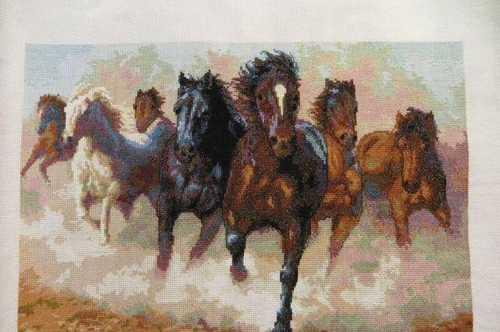 Картина вышитая крестом "Лошади"