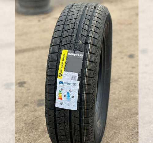 Roadmarch Snowrover 868 235/45 R18 121T