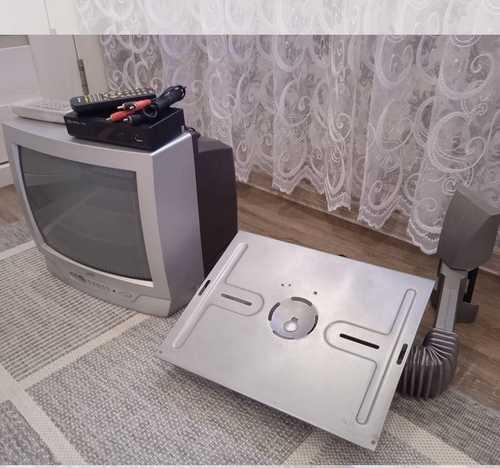 Телевизор JVC 14" (37см)