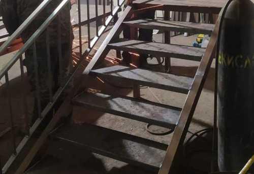 Лестница с откидным пандусом