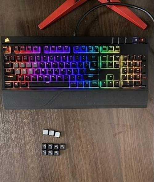 Клавиатура Corsair Strafe RGB