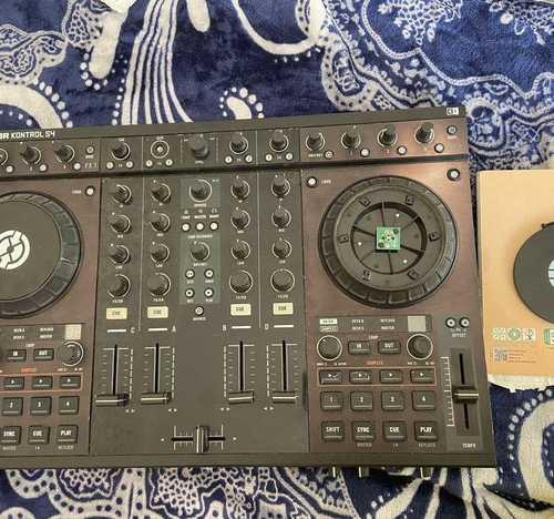 Dj контролер traktor S4