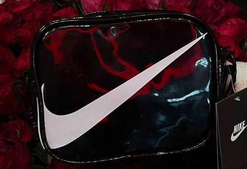 Глянцевая сумка Nike