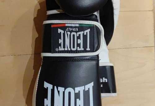 Боксерские перчатки 10 oz Leone