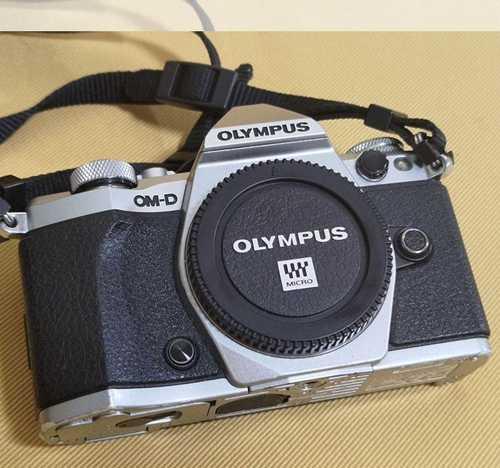 Olympus om-d em-5 mark II body