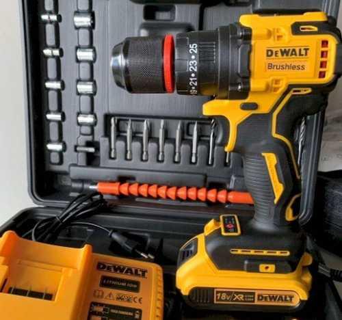 Шуруповерт 18 вольт с набором бесщеточный Dewalt