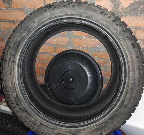 Bridgestone Blizzak Spike-01 225/50 R17 98T