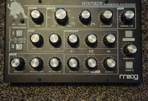 Аналоговый синтезатор Moog Minitaur