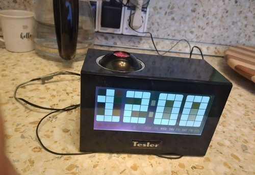 Проекционные часы Tesler