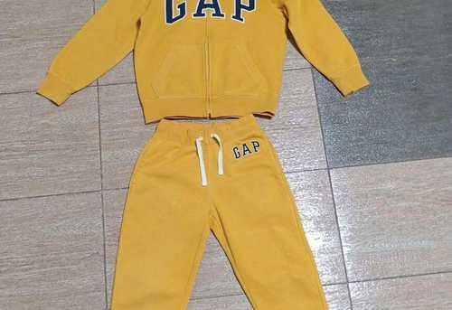 Костюм для мальчика GAP