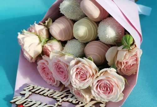 Вкусные букеты из клубники в шоколаде и роз