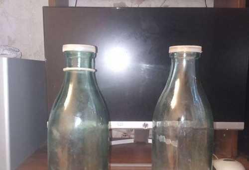 Две бутылки из под молока СССР