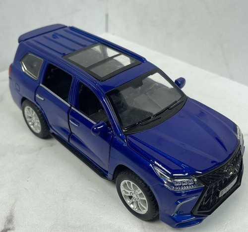 Модель машины lexus LX 570 1:32