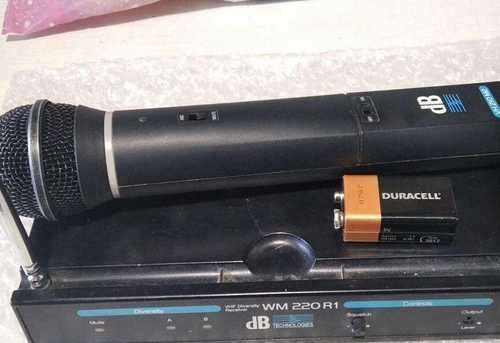 Радиомикрофон DB Technologies WM 220 R1. Италия