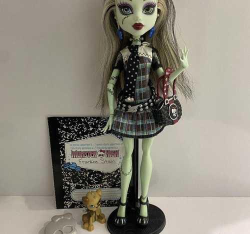 Кукла Monster High Frankie Stein базовая