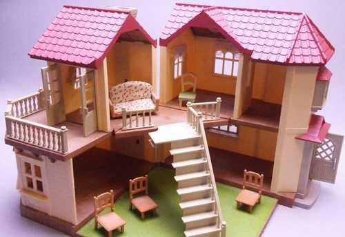 Кукольный домик с мебелью и жителями дома