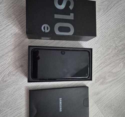 Samsung Galaxy S10, 6/128 ГБ