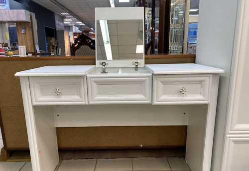 Белый туалетный столик с зеркалом Грация