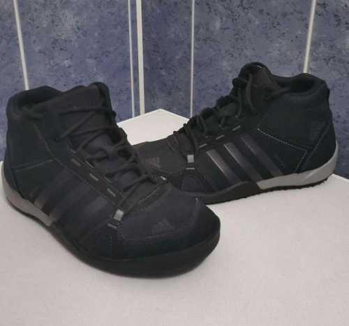 Новые кроссовки adidas оригинал (25,5см)