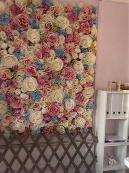 Фотозона цветочная стена