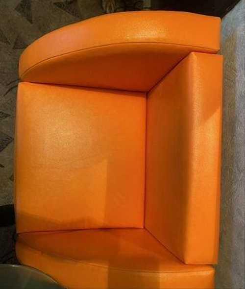 Кресло оранжевое экокожа
