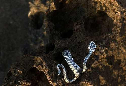 Кольцо в форме змеи из серебра