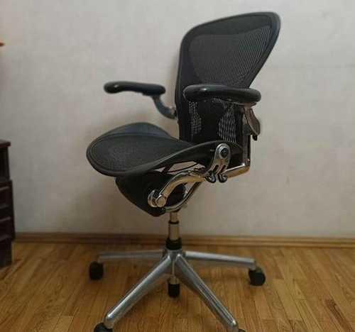 Кресло Herman Miller Aeron   PostureFit Made U.K