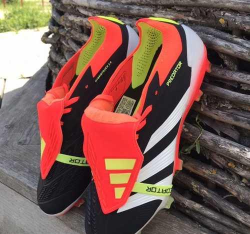 Футбольные бутсы Adidas predator